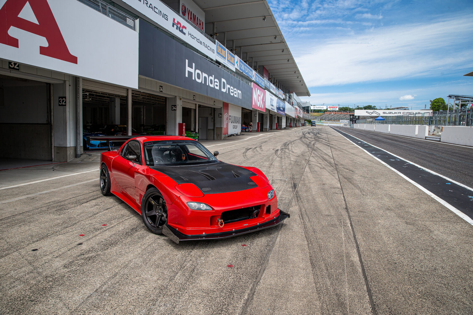 カーボンアイテムのインフュージョン成形って？CF Labの工法を解説！ | CF Lab